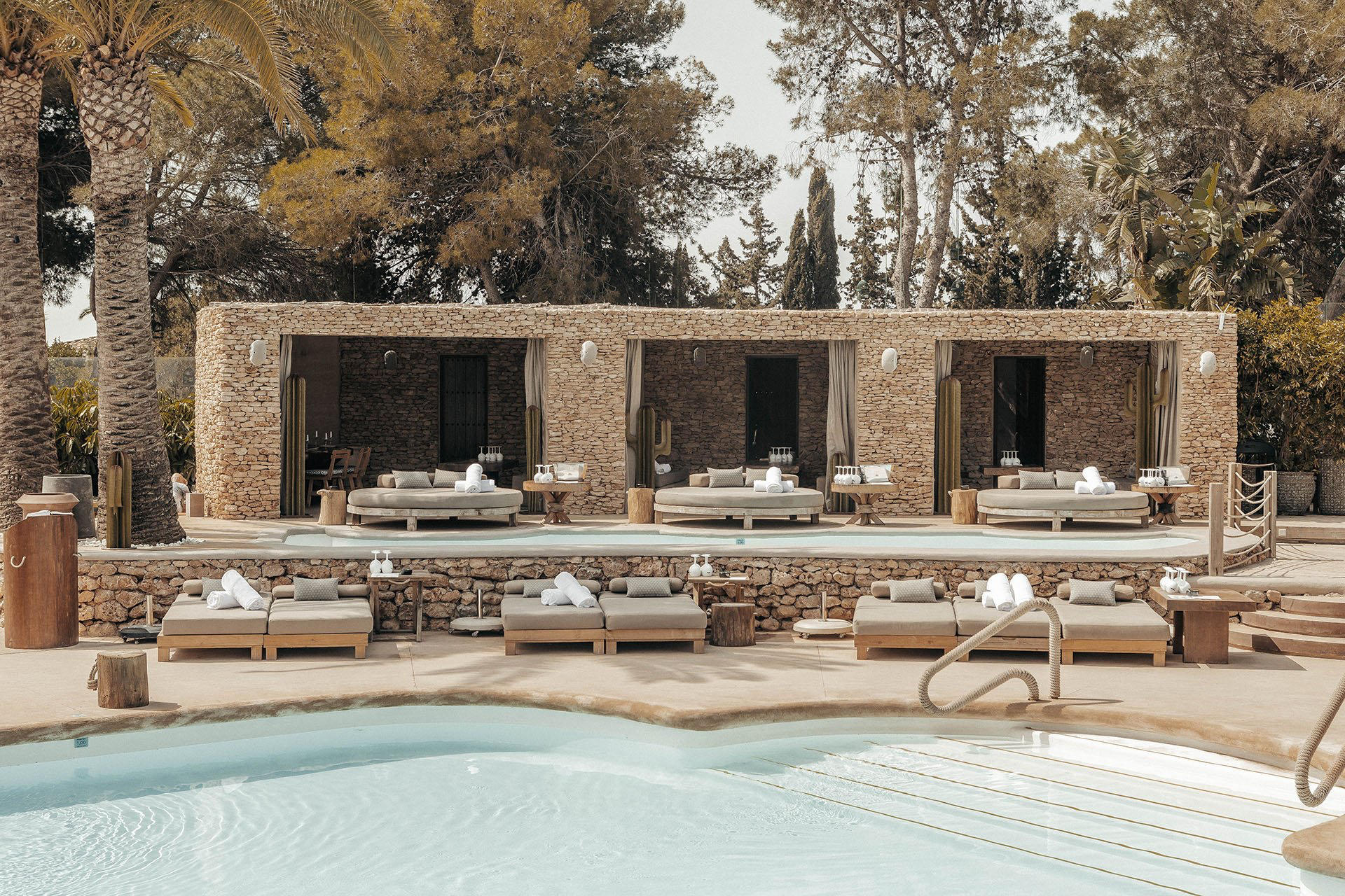 Best Beach Clubs in Marbella 2025 - Pit Stop Café Marbella